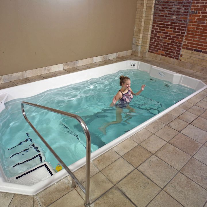 Aquatic Therapy Pools for Training, Conditioning & Rehab | HydroWorx®